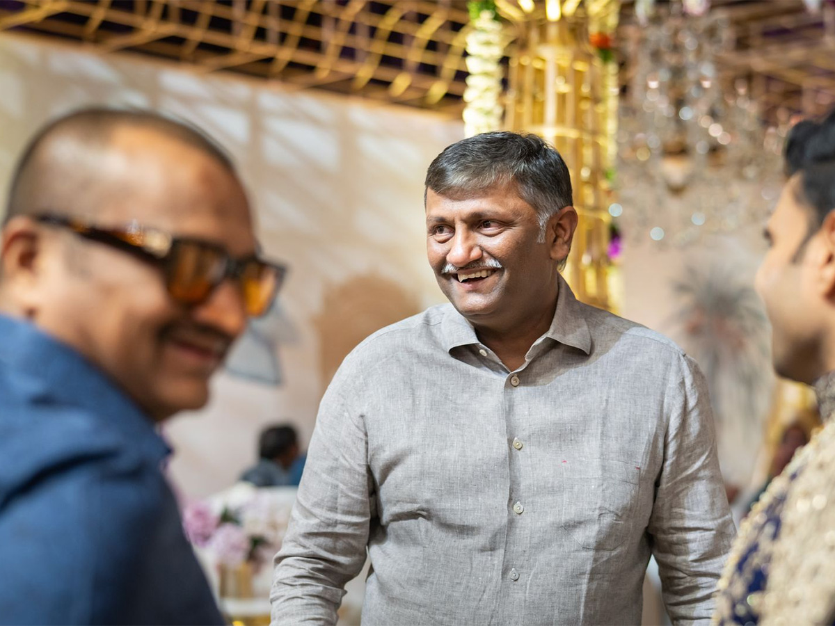 ఫిలిం ఫైనాన్షియర్ బంగారు బాబు కుమారుడి వివాహ వేడుకలో సినీ, రాజకీయ ప్రముఖులు (ఫోటోలు) | Tollywood ...